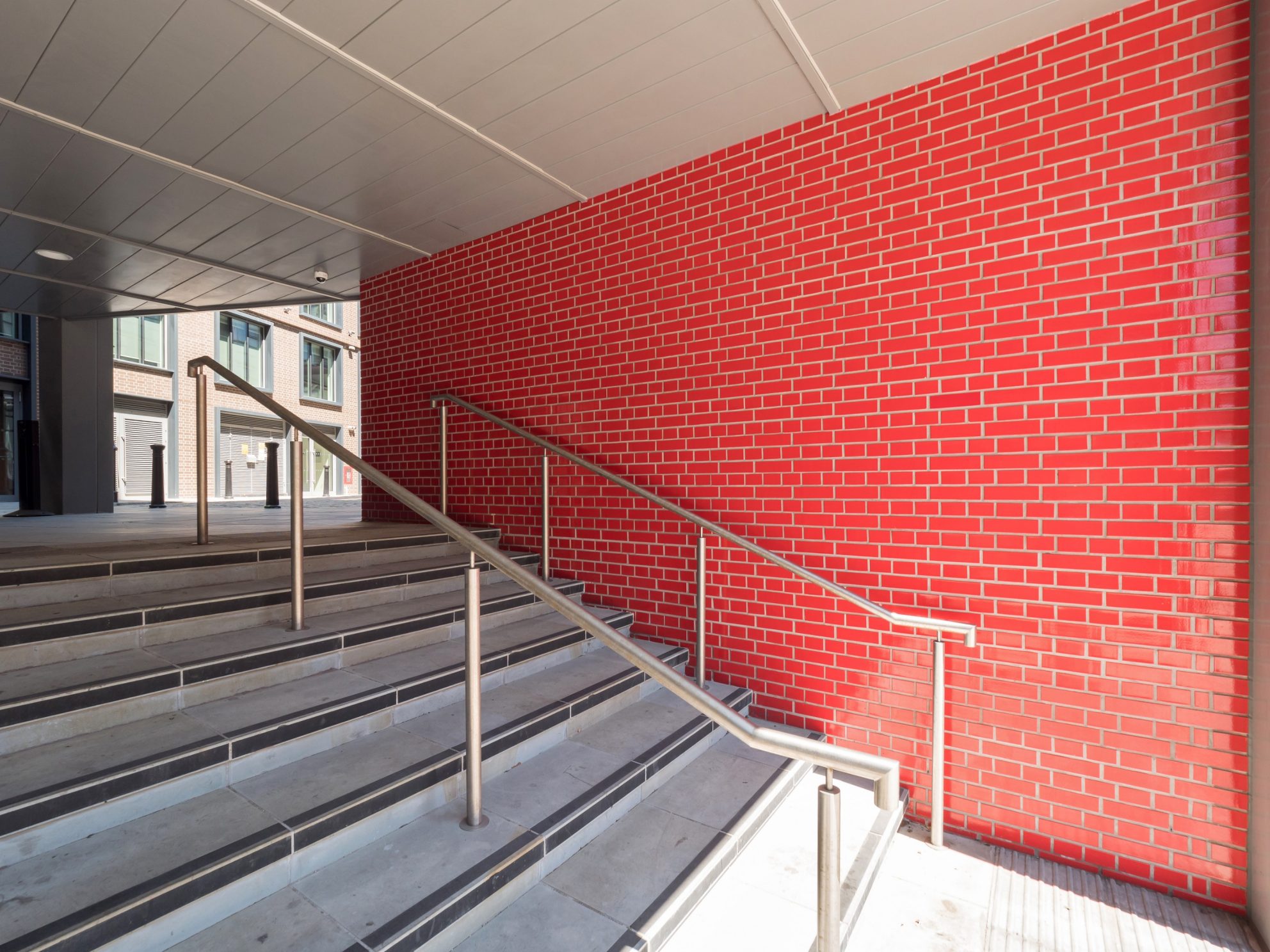 Five ways to elevate your building design with glazed bricks