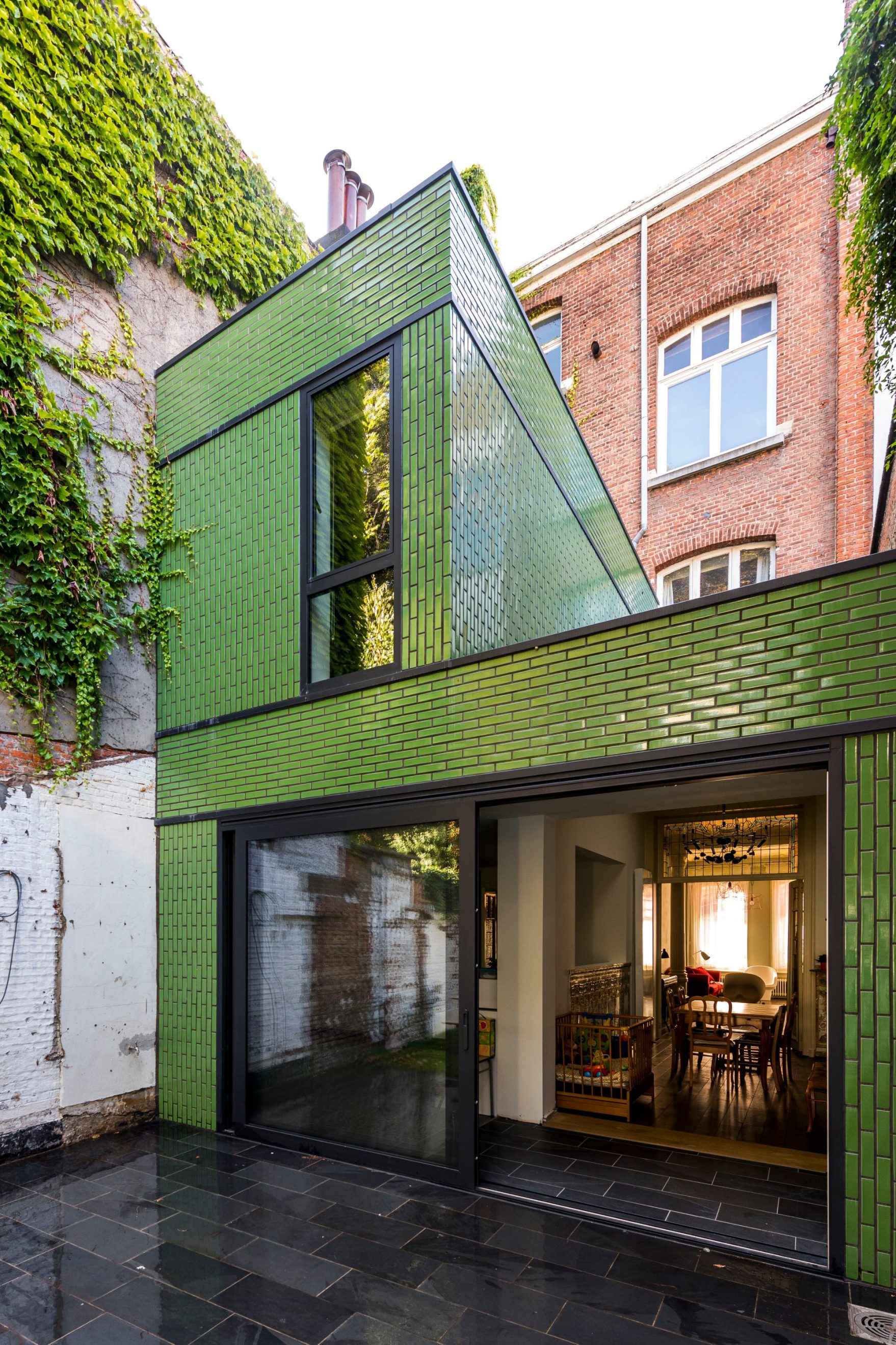 Five ways to elevate your building design with glazed bricks