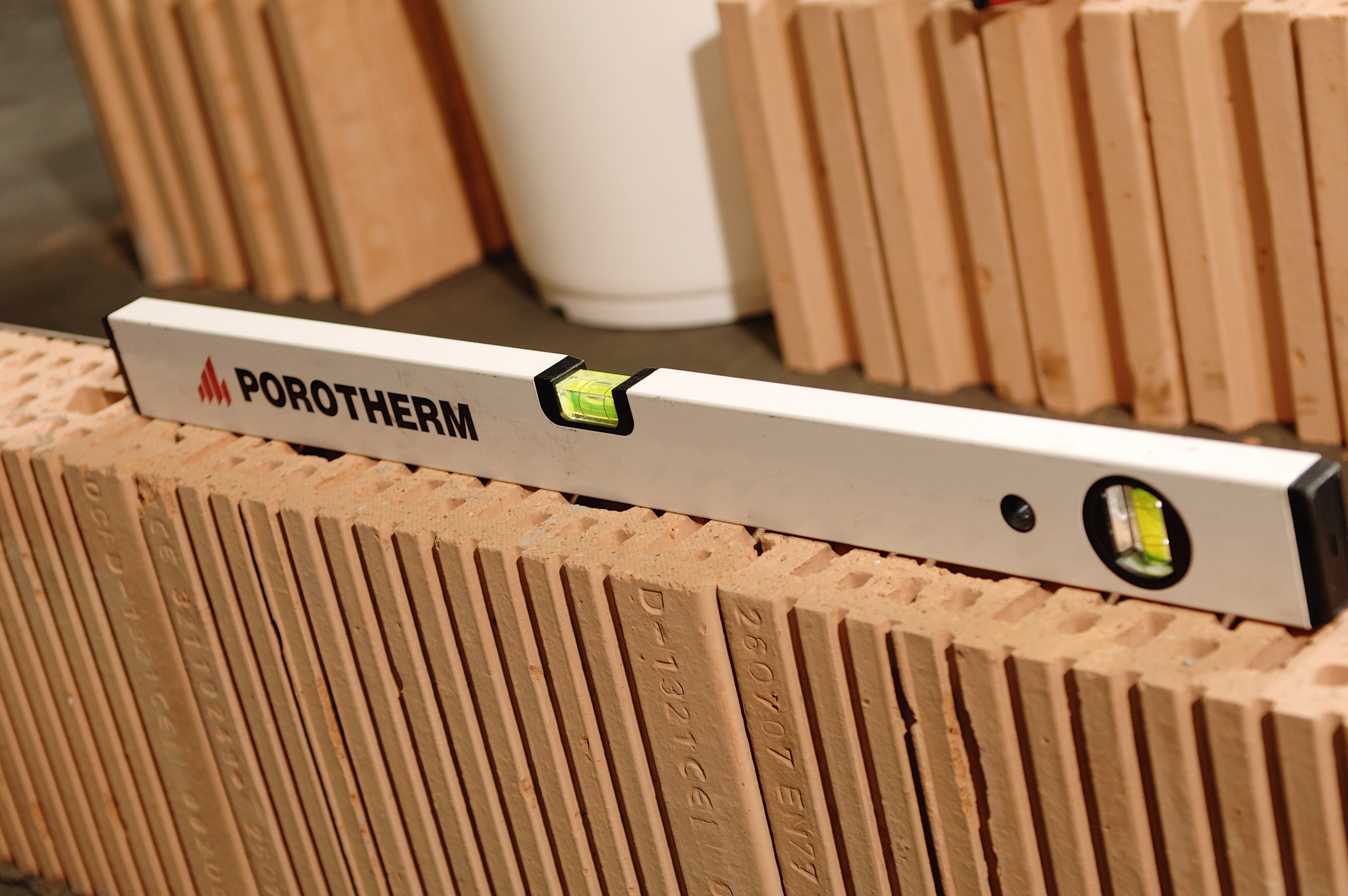 How do you lay clay blocks