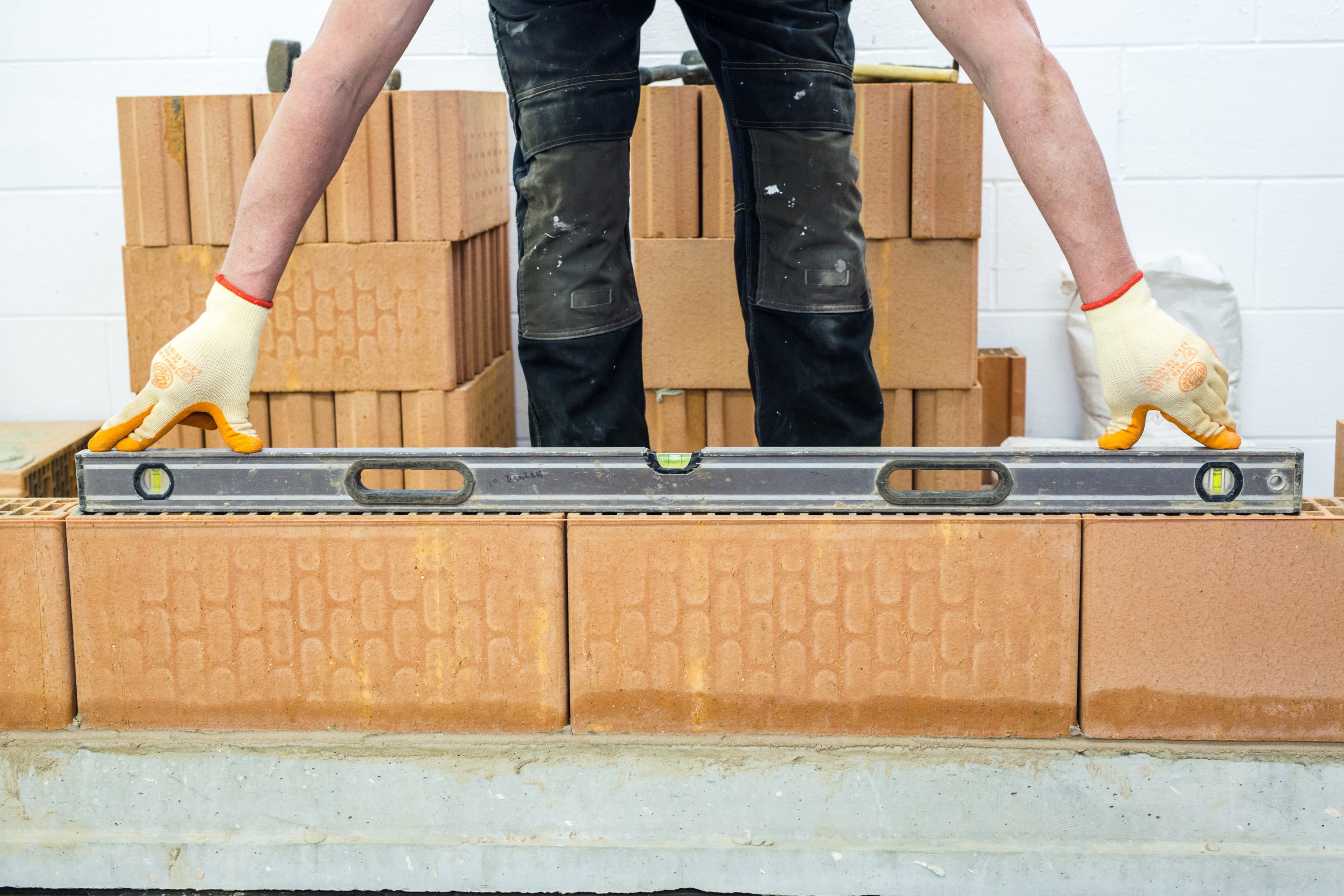 How do you lay clay blocks