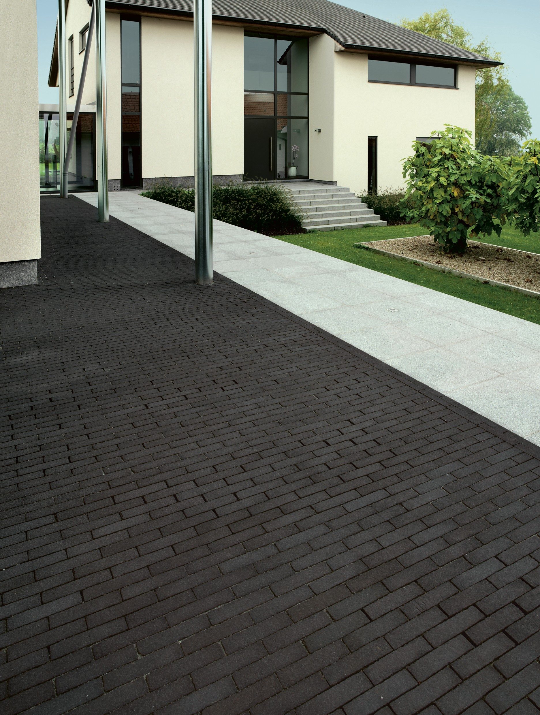 Mastering Garden Design with Clay Pavers